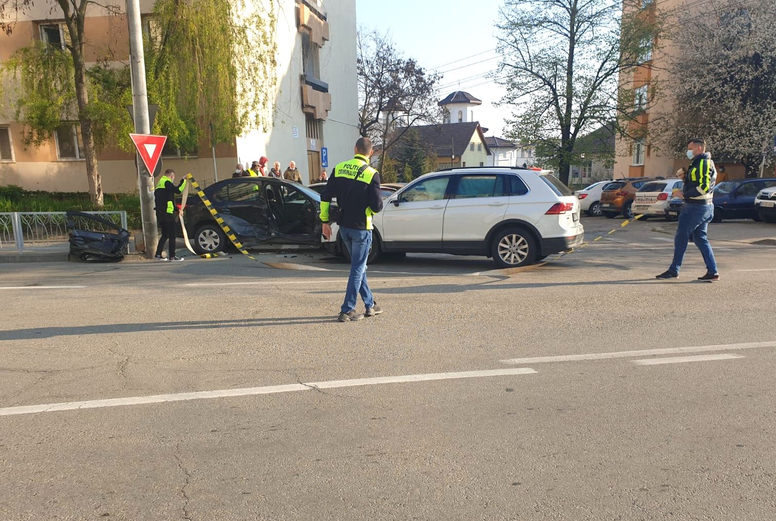 Update/Accident în Pitești. Victimă încarcerată